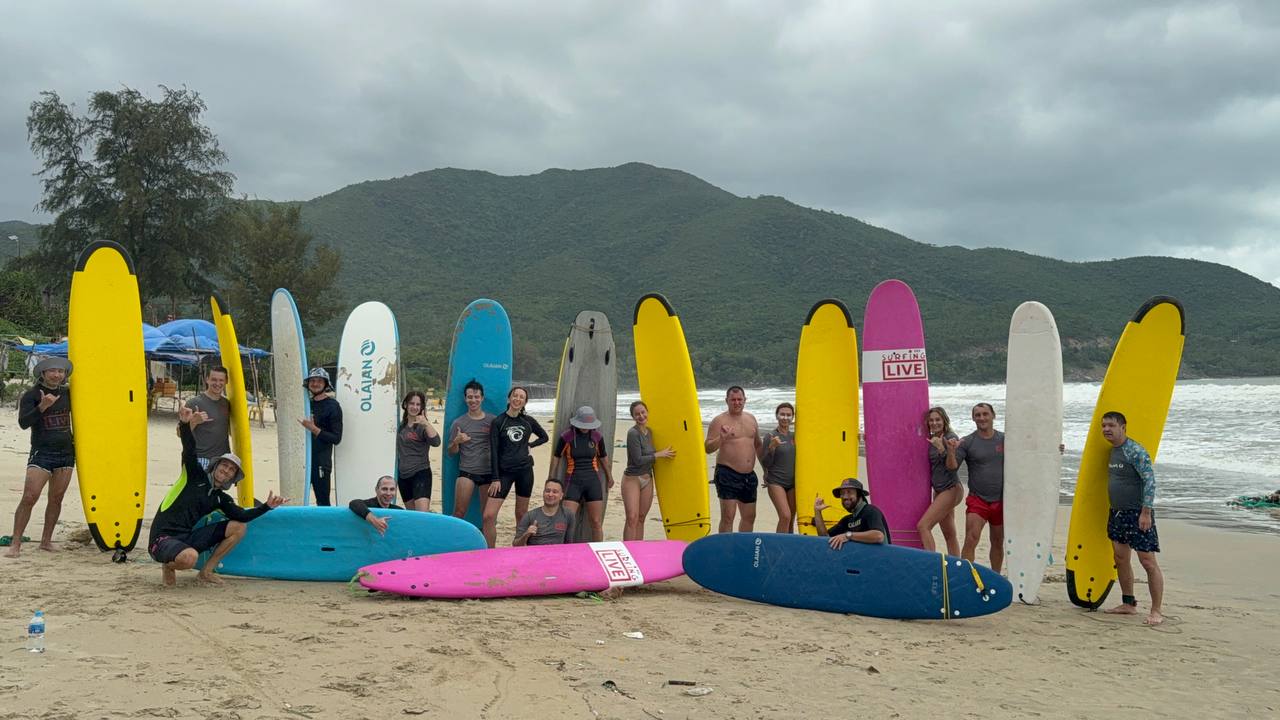 芽庄冲浪课程：中文教练（波浪季节）