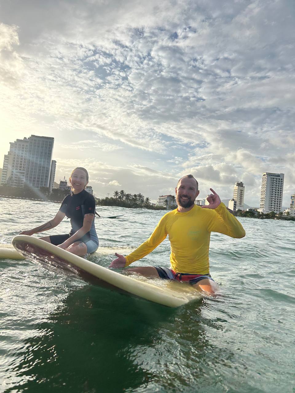 芽庄冲浪课程：中文教练（波浪季节）